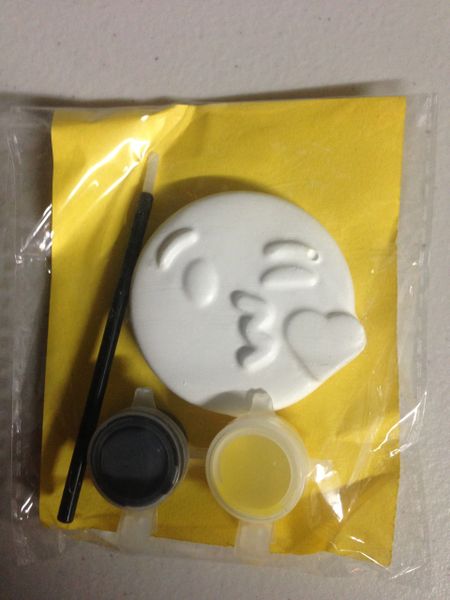 Kiss Emoji Plaster Paint Pack