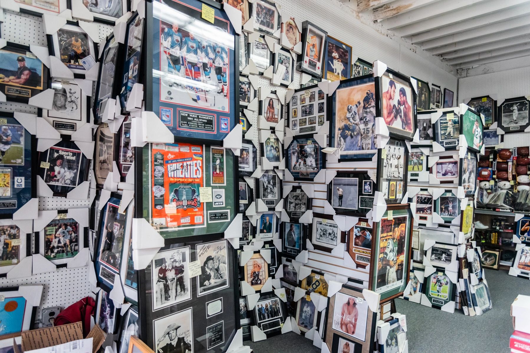 Living Legends Memorabilia & Collectibles, Inc