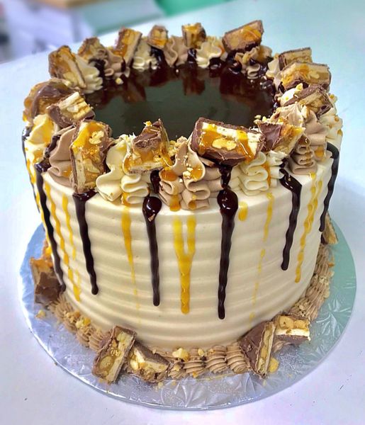 Snickers Candy Bar Supreme Cake