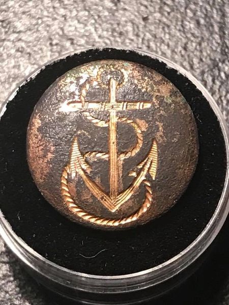 One piece British Royal Navy Button loaded with gilt backmarked Spooner ...