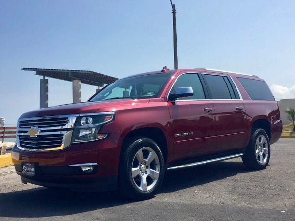Suburban Premium Renta por día