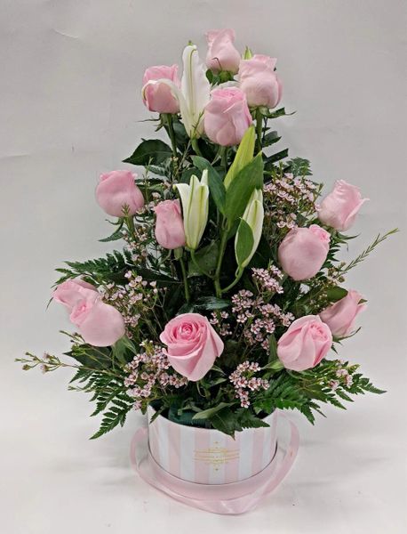 DOZEN OF PINK ROSES IN A BOX