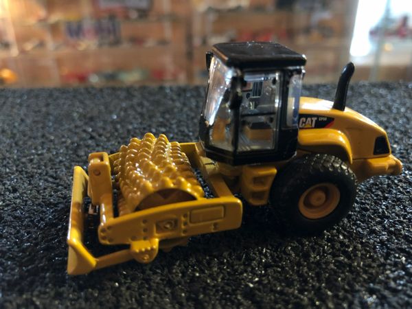 CAT CP56 Padfoot compactor Norscot 1:87 scale