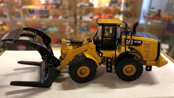 CAT 972M Log loader HO 1:87 scale Diecast Masters