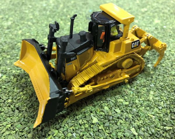 Caterpillar D9T Dozer 1:87 HO scale Diecast Masters