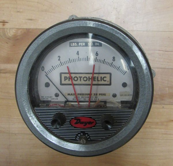 New Dwyer Series 3000 Photohelic Pressure Switch/Gage