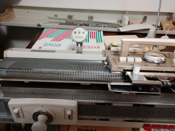 Singer 888 Knitting Machine & Ribber