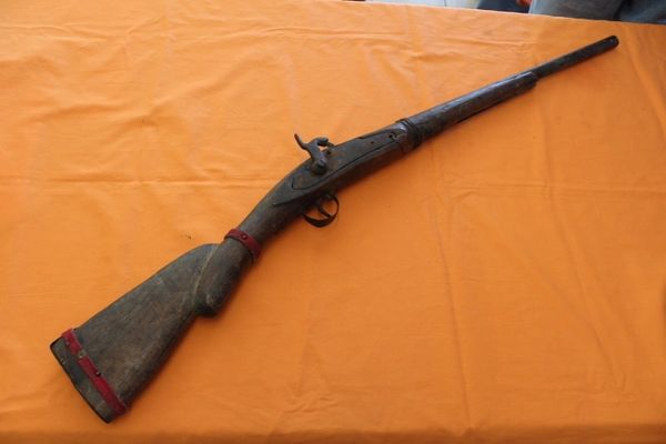 #1458-RARE NATIVE AMERICAN APACHE MUSKET