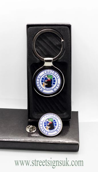 Andy Capp Rangers F.C metal lapel badge and key ring set