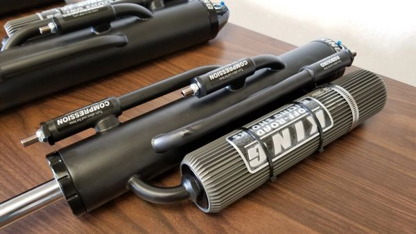 KING SHOCK TECHNOLOGY: 3.0" PURE RACE 3-TUBE PIGGYBACK RESERVOIR SHOCK