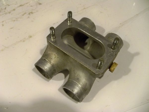 Carburetor plenum