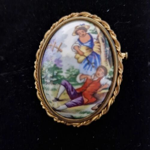 BEAUTIFUL ANTIQUE OVAL LIMOGES FRENCH LOVERS, TROMBONE CLASP GOLD PLATE ...