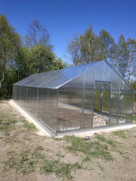 13 ft Wide Traditional Greenhouse