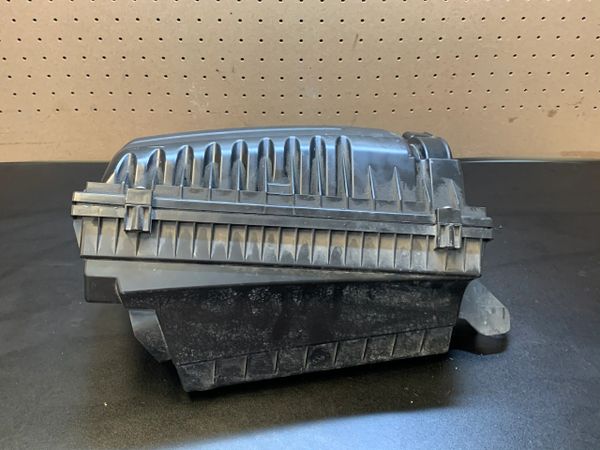 2007-2010 Mini Cooper BASE N12 air box 13717565955