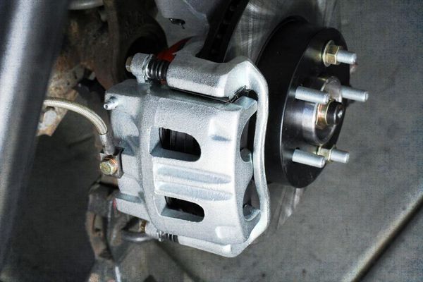 VANCO 16" Big Brake Kit with Black Magic Brake Pads for 16" Rims