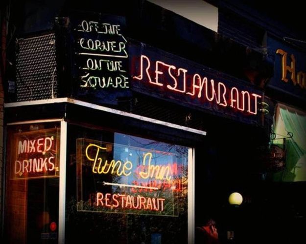 Tune Inn Restaurant & Bar