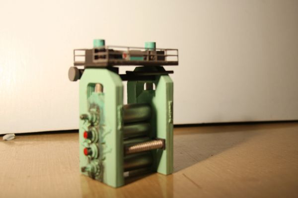 HO scale 4 high rolling mill stand