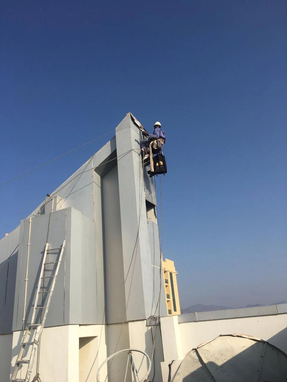 CLADDING FIXING & SILICON FILLING