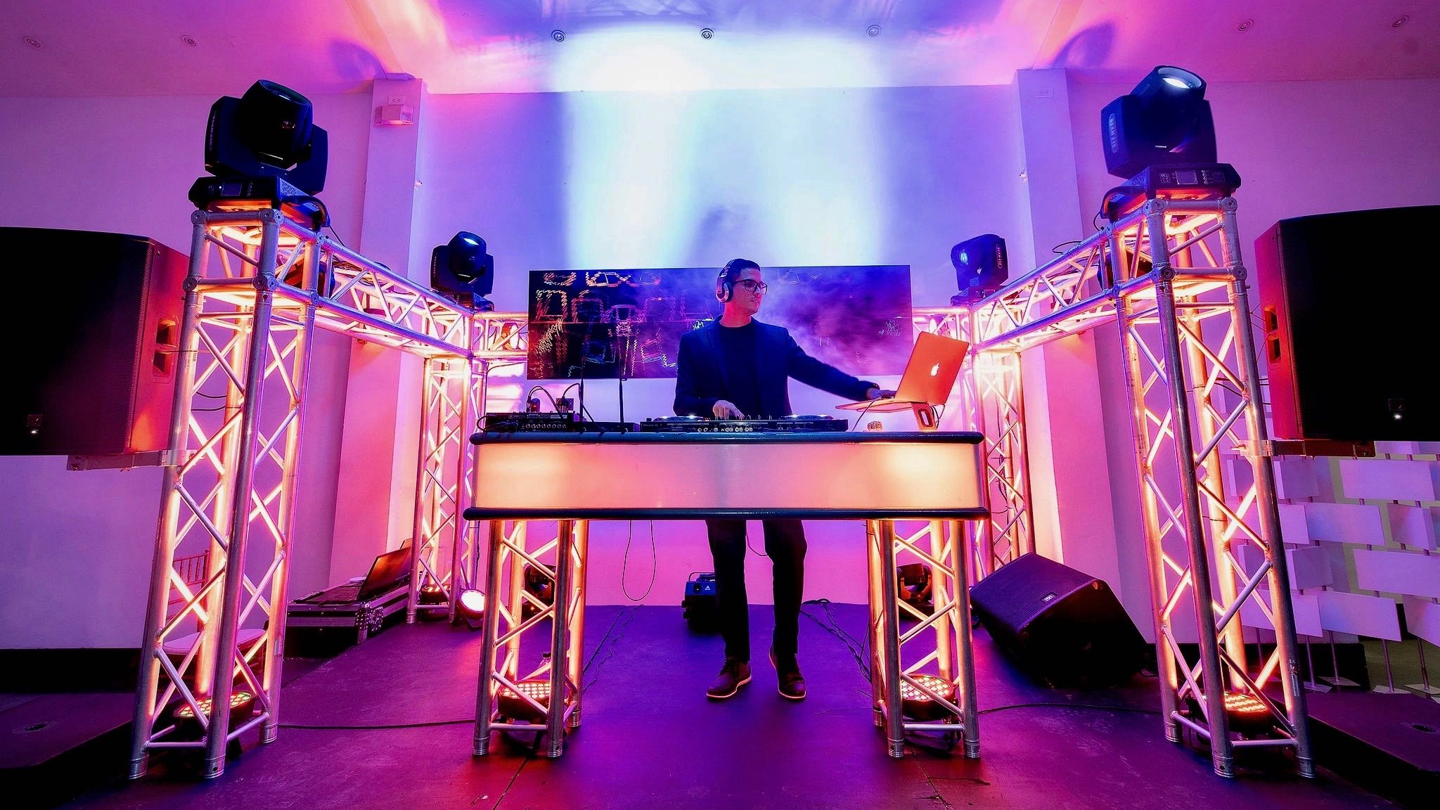 Fiesta con DJ de bodas en Costa Rica / DJ Evan / Campo Lago