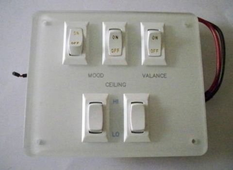ILLUMINATED 12 VOLT WALL SWITCH PANEL