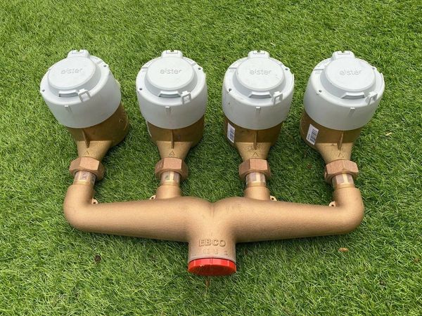 EBCO 4-Port Water Distribution Manifold + Elster V200 Meter flat ...