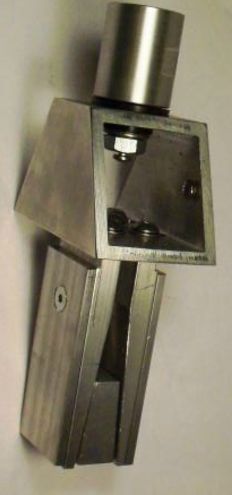 Vertical stake pocket bracket #960