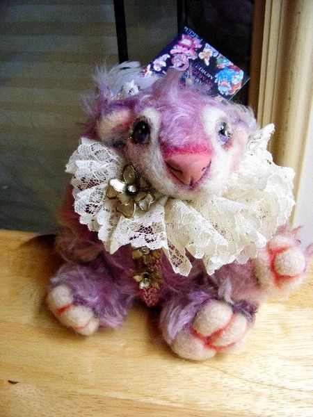 Mouse with Ruffled Collar