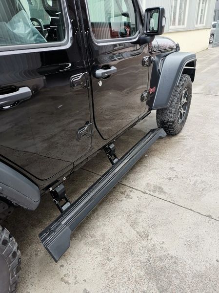 2018-2020 Jeep Wrangler Rubicon Laser Logo Power Steps