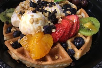 Waffles, Acai Bowl, Dessert - Waffle and Berry - Honolulu, Hawaii ...