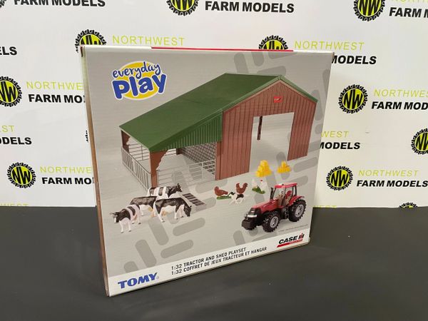 BRITAINS 47024 1:32 SCALE FARM BUILDING SET WITH JOHN DEERE TRACTOR