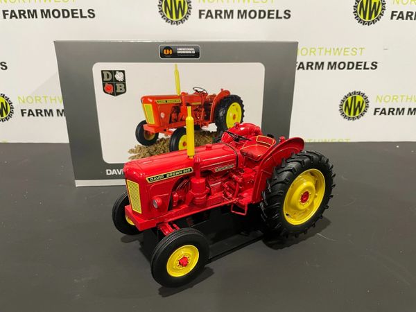 UNIVERSAL HOBBIES 4997 1:16 SCALE DAVID BROWN 950 IMPLEMATIC