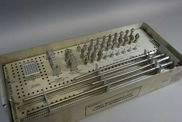 Howmedica 3212-2-000 Gray Intramedullary Flexible Reamer Set