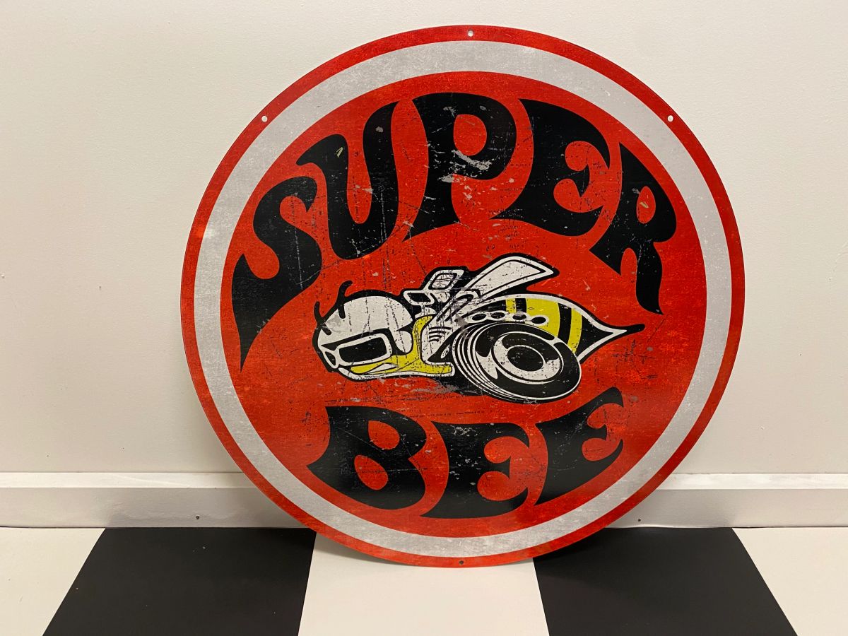SUPER BEE 560 MM ROUND SIGN