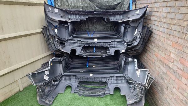 Job lot of Range Rover Vogue L405 and Sport L494 rear bumpers. Over 40 ...