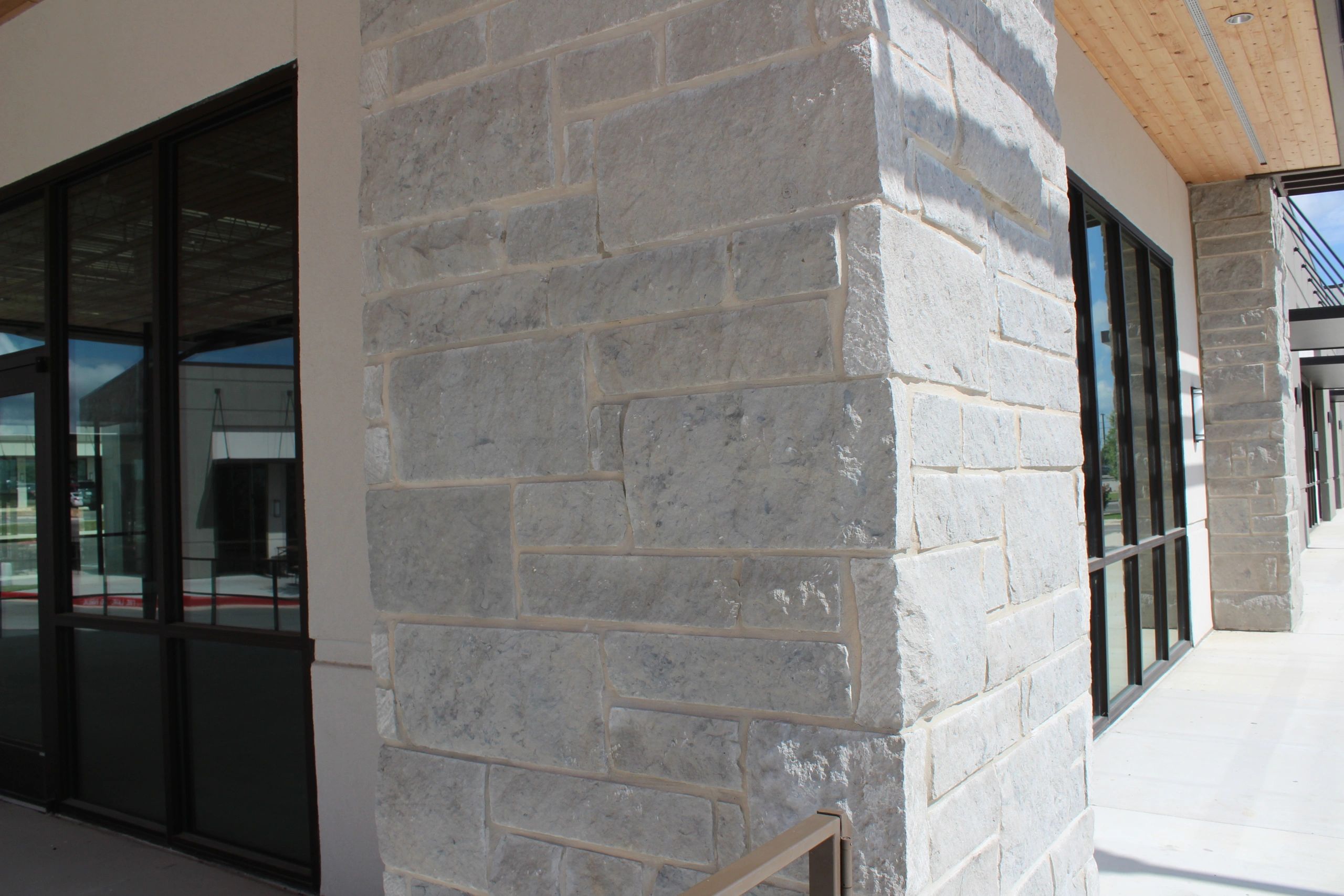 White Sawn Limestone Veneer