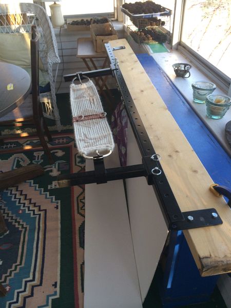 Horizontal Metal Cinch Loom