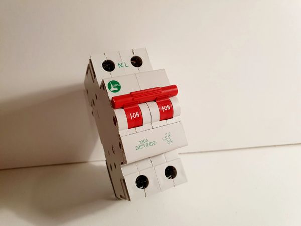 STEEPLE 100A 2 pole main switch, isolator