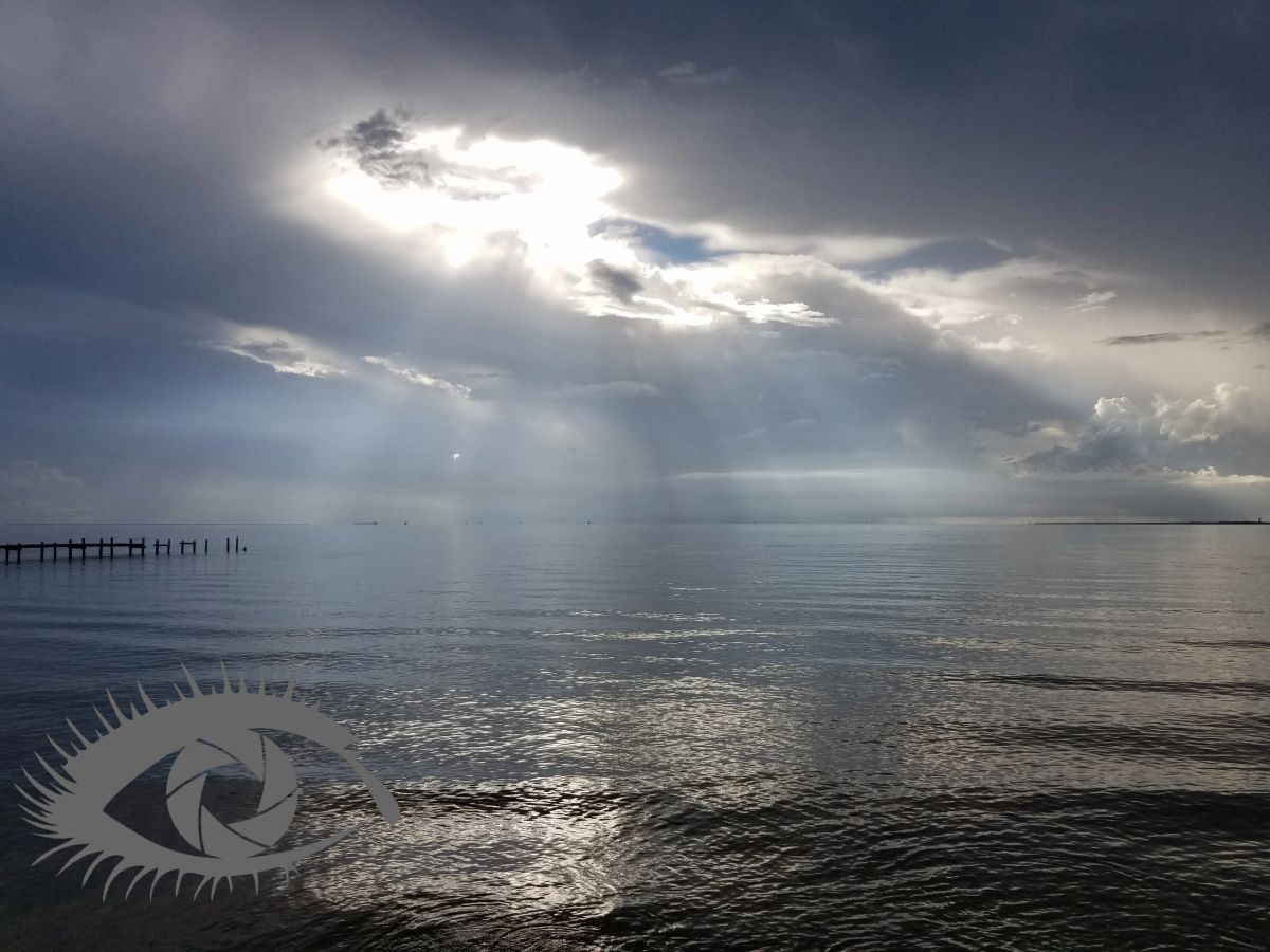 Serene placid horizon view, water touches the sky, waterscape photo