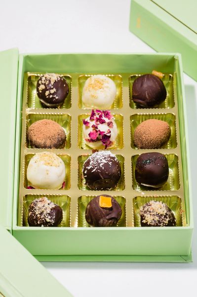 Box of 12 Truffles