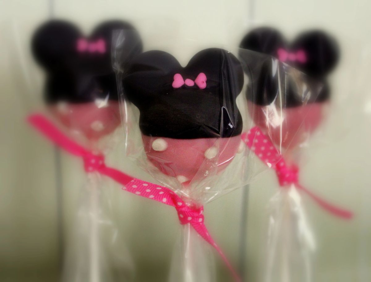 Minnie Mouse Theme Cake Pops