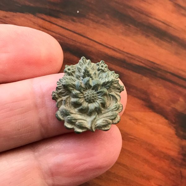 Antique Rosette Button